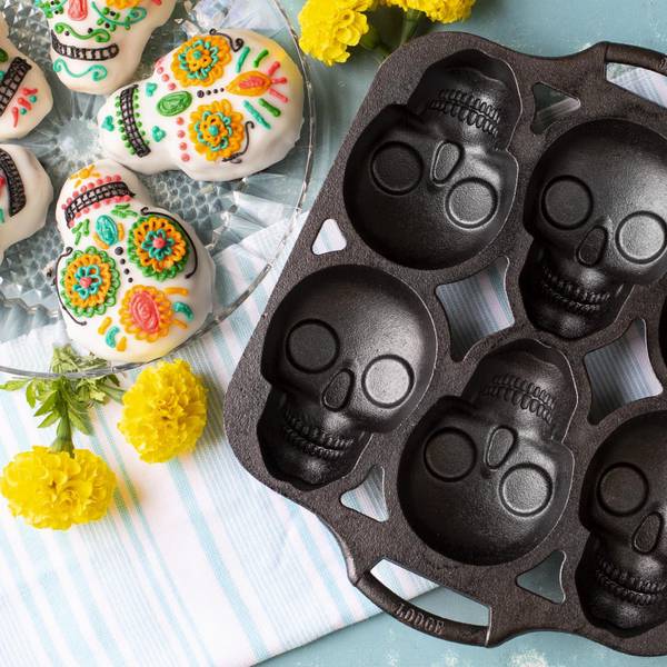 Skull bakeware